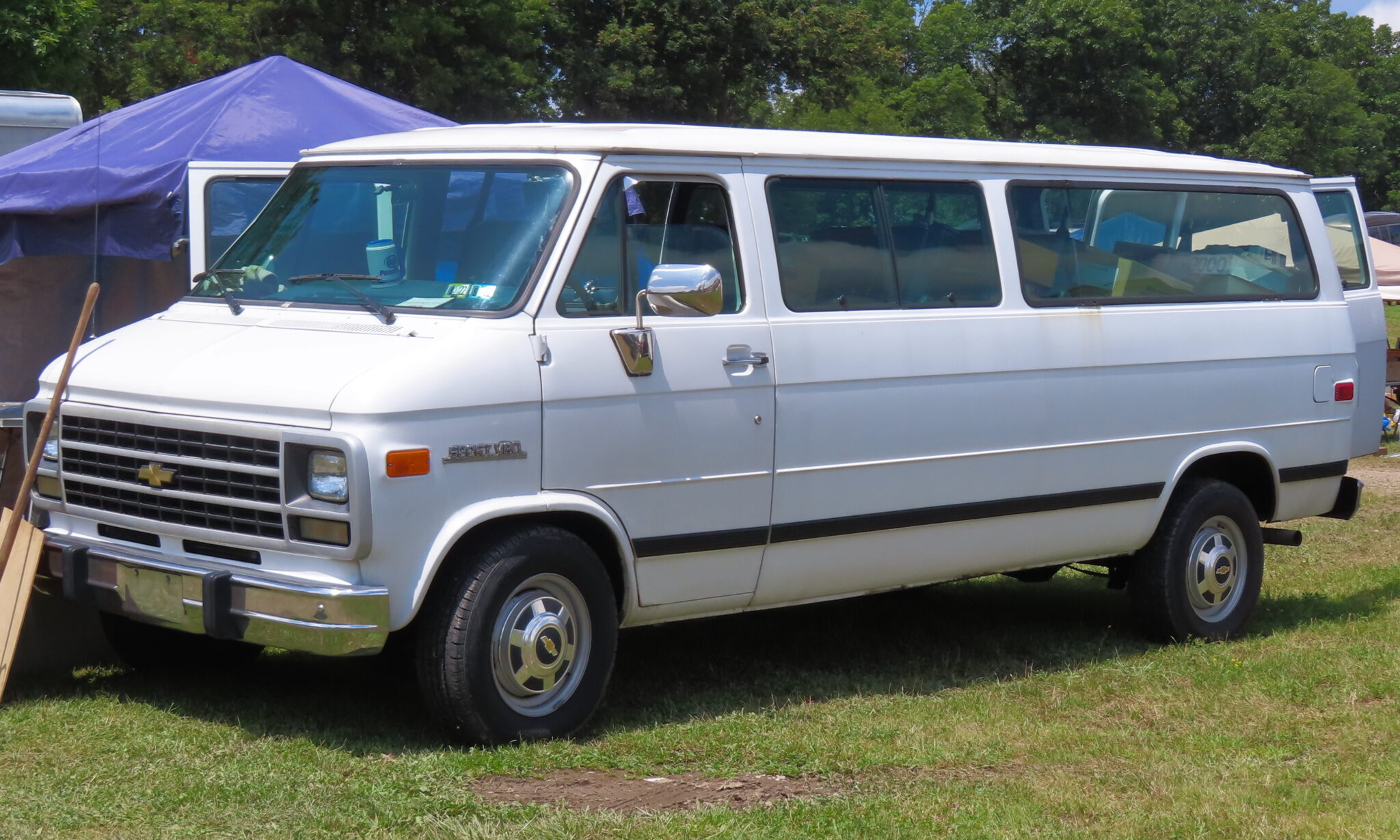 Chevrolet G-Series G30: Price, Mileage, Features, Specs, Variants ...