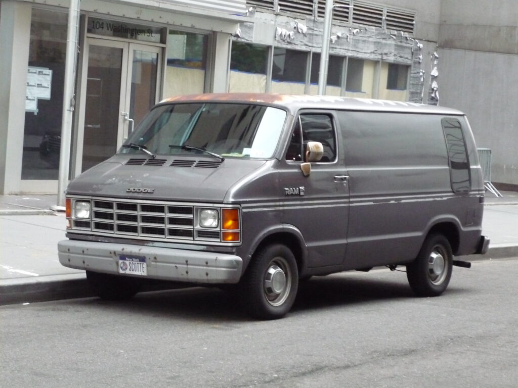Dodge Ram Van B150: Price, Mileage, Features, Specs, Variants, Engine ...